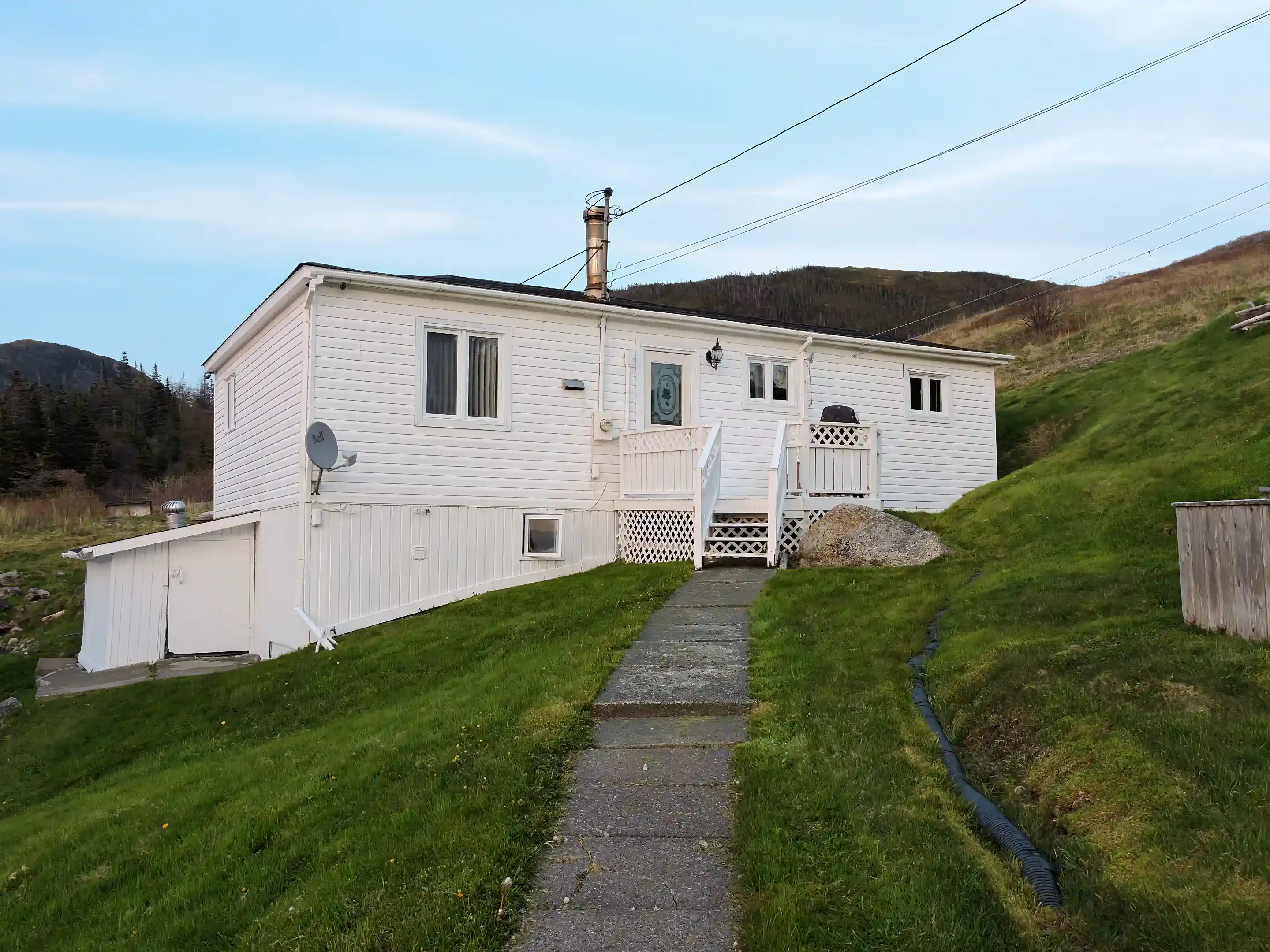 2 Oceanfront Homes for Sale in 33 Bayview Road, Hermitage, Newfoundland ...