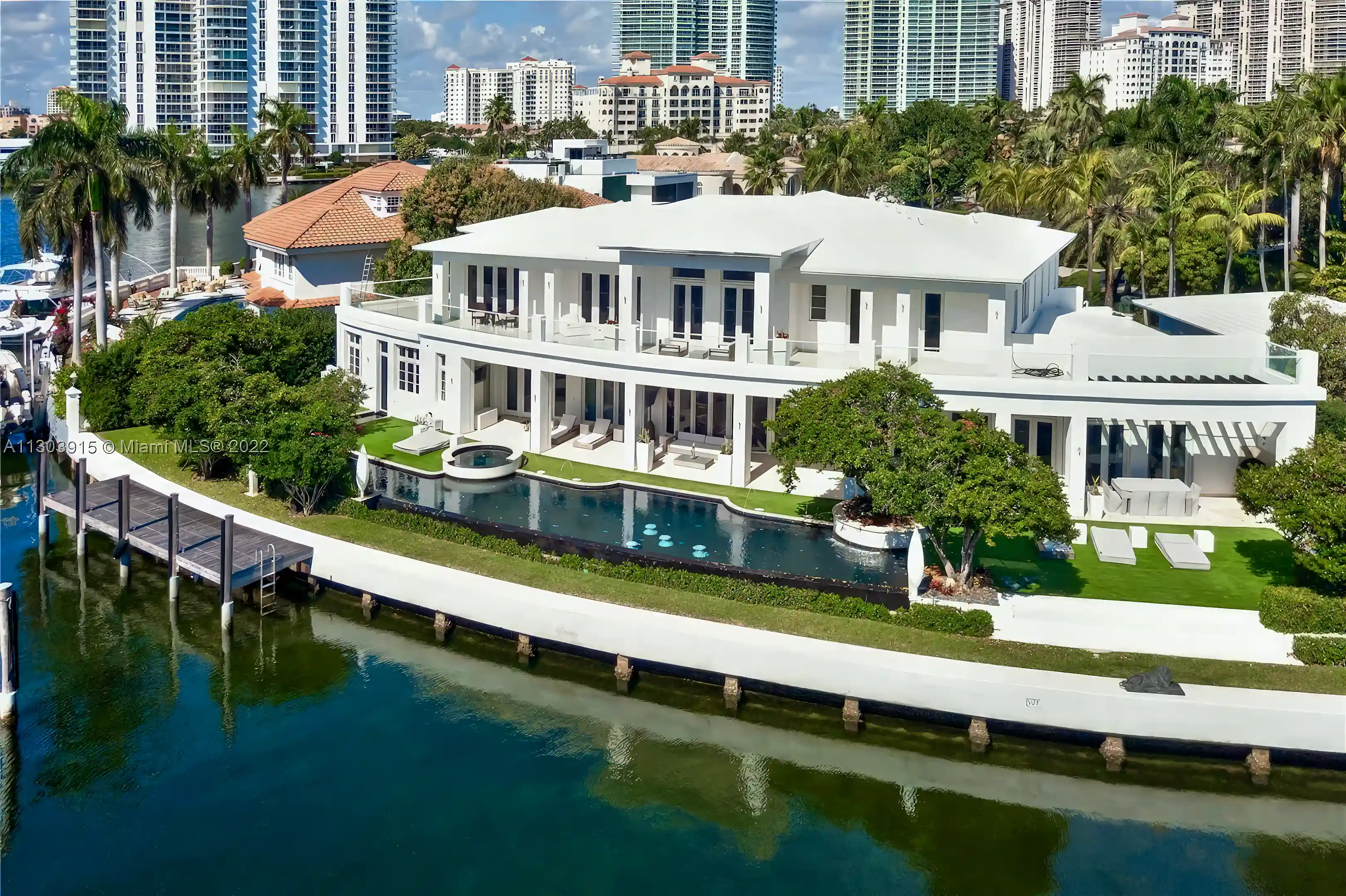 Waterfront Estate for Sale in 142 S Island Dr, Golden Beach, Florida ...