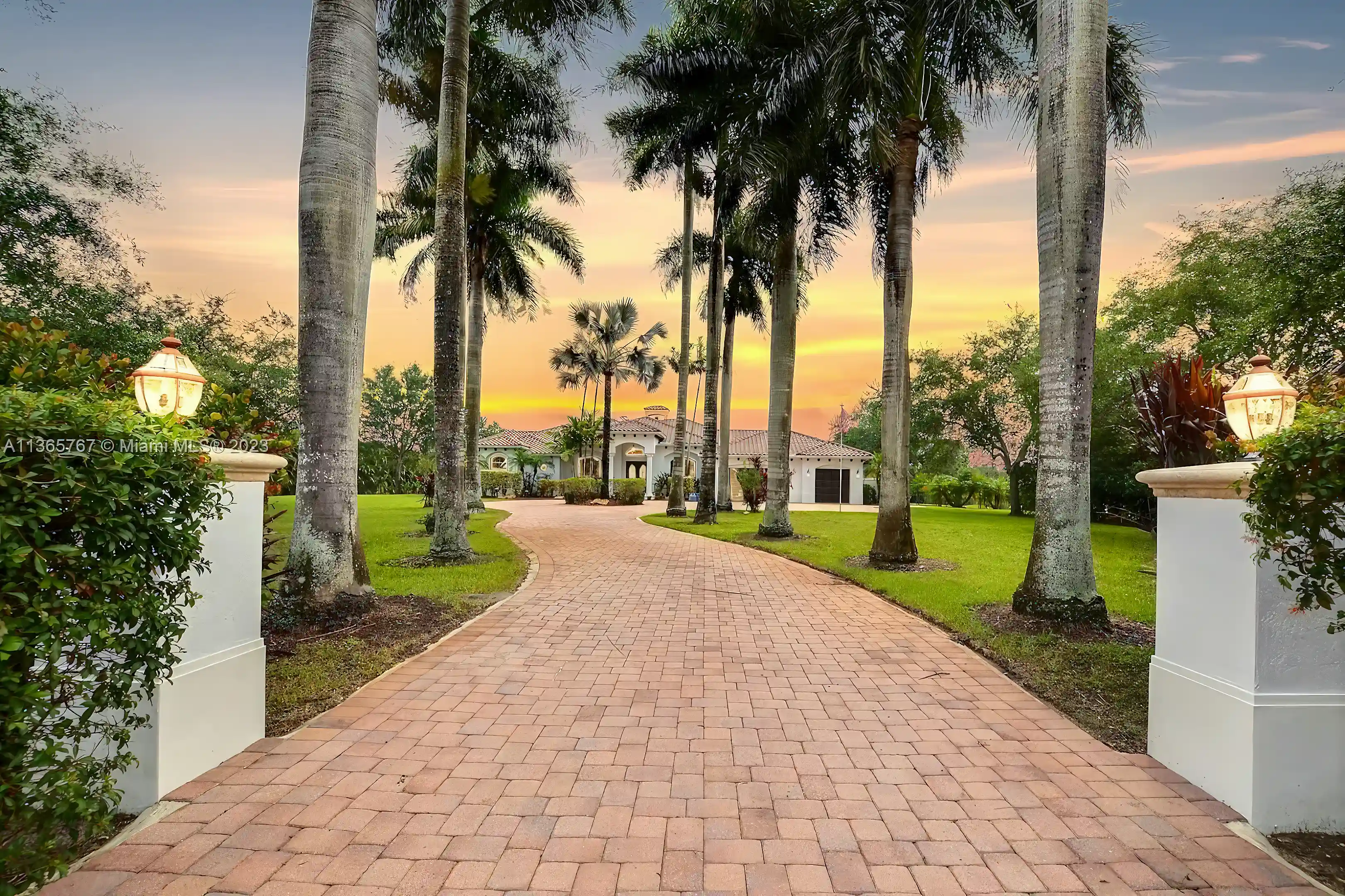 Home for Sale in 6130 Sw 180th Ter, Southwest Ranches, Florida, USA