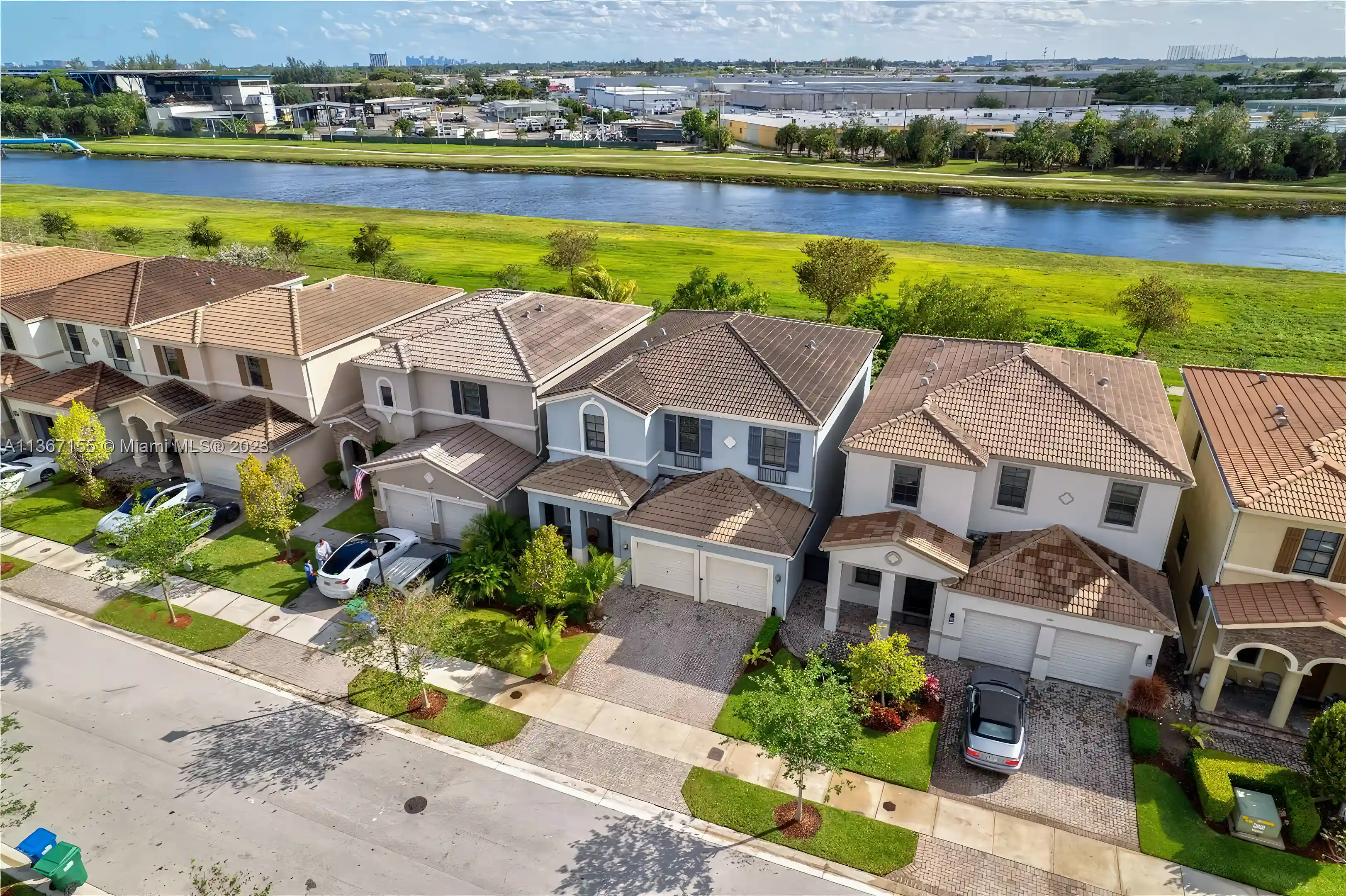 Home for Sale in 664 Ne 191st St, Miami, Florida, USA