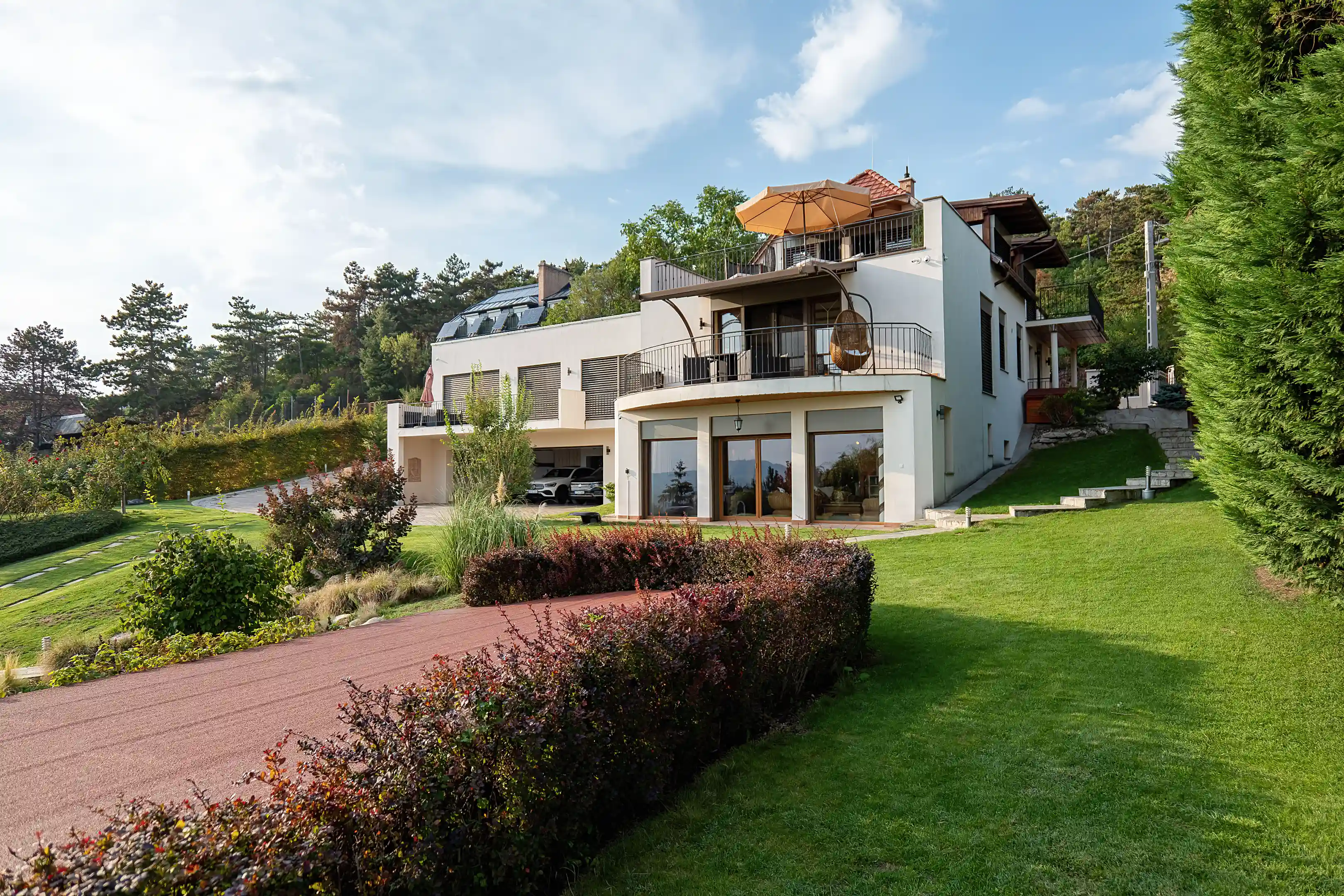 Luxury Family Villa for Sale in Naphegy Dulo 3, Budaörs, Budapest, Hungary
