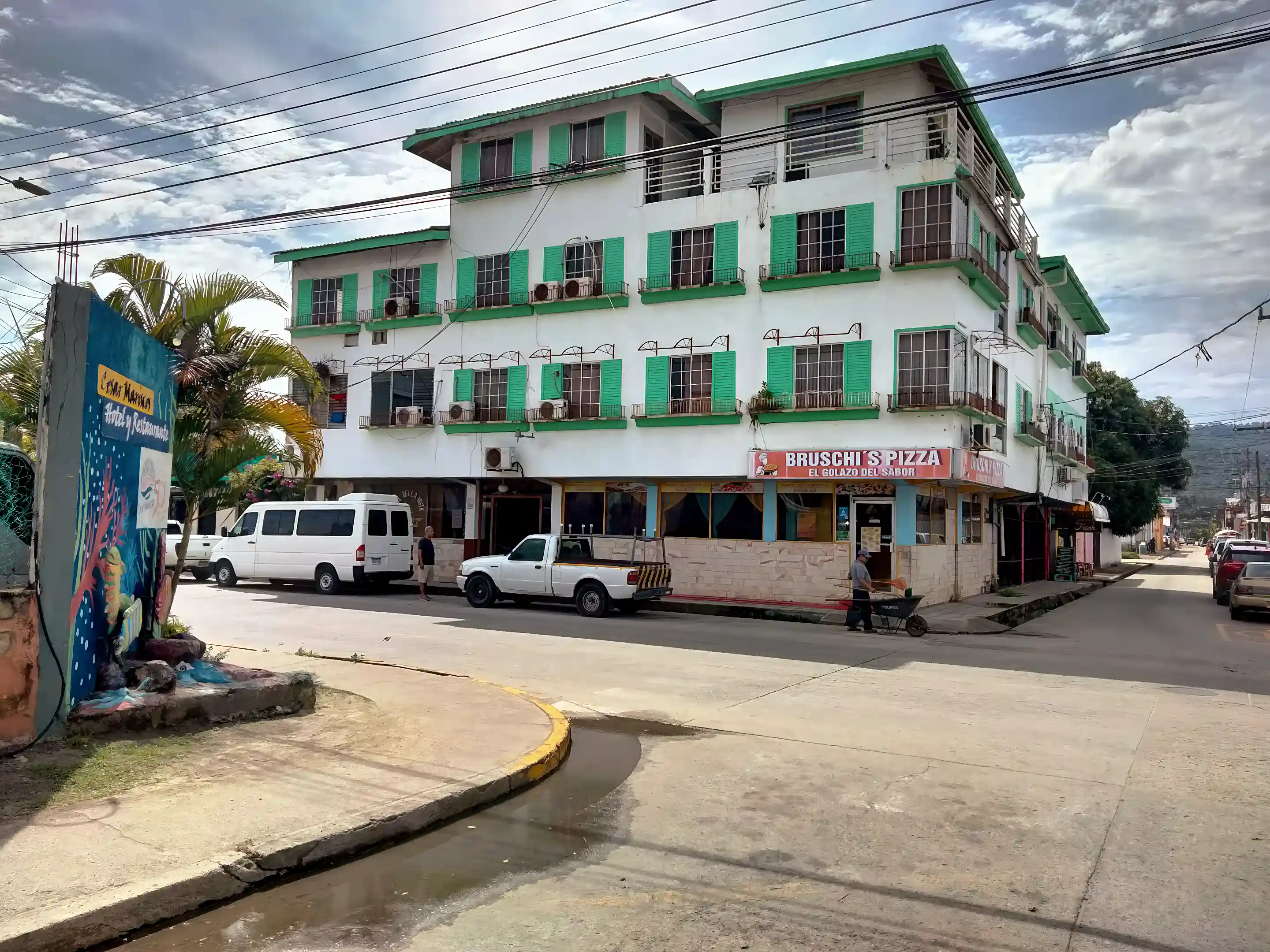 25 Room Hotel for Sale in Tela, Honduras - Viviun