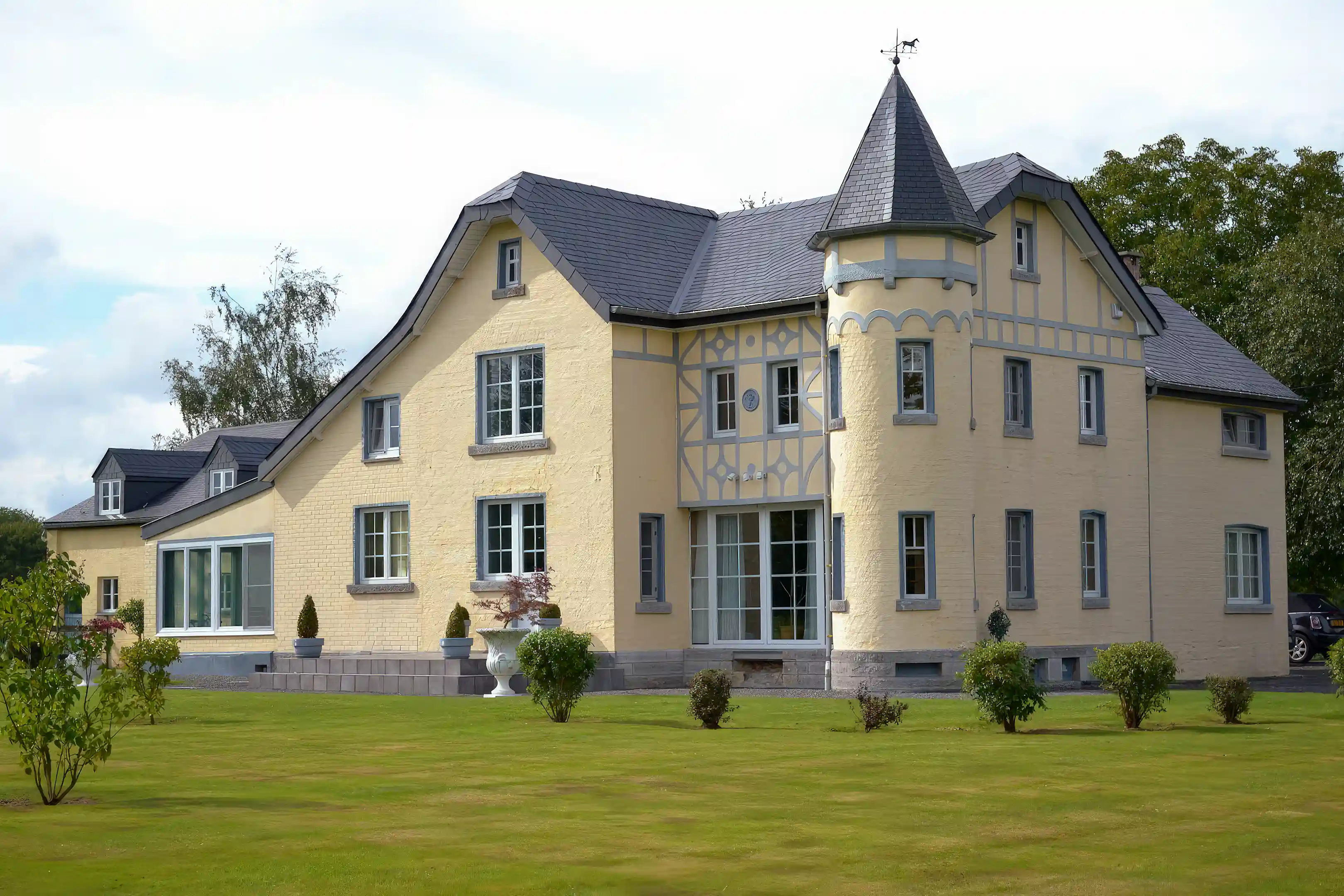 Small Chateau for Sale in Rue Chardeneux, Bonsin, Namen, Belgium
