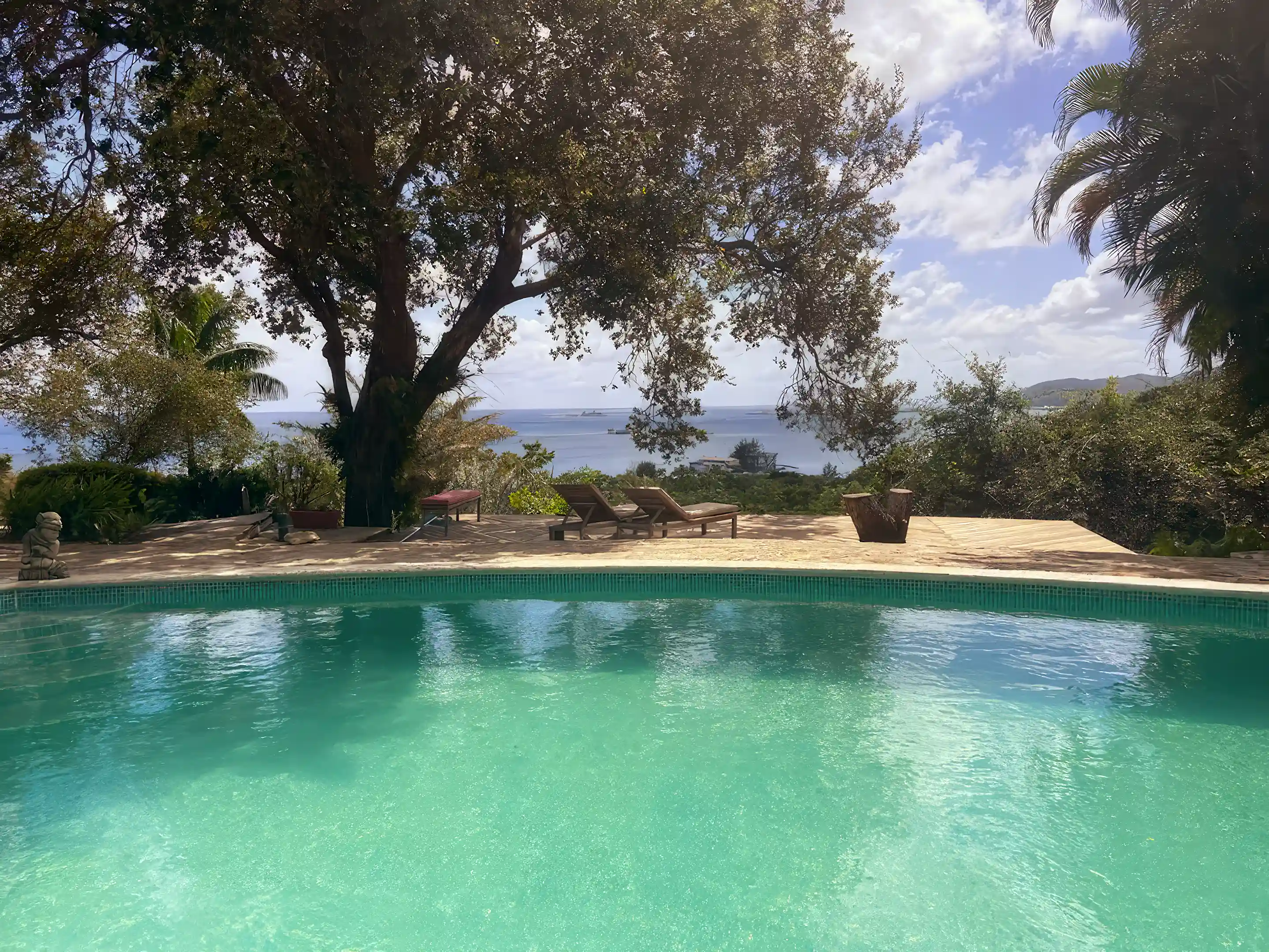 Tropical Paradise for Sale in Sandy Bay, Guanaja, Honduras - Viviun