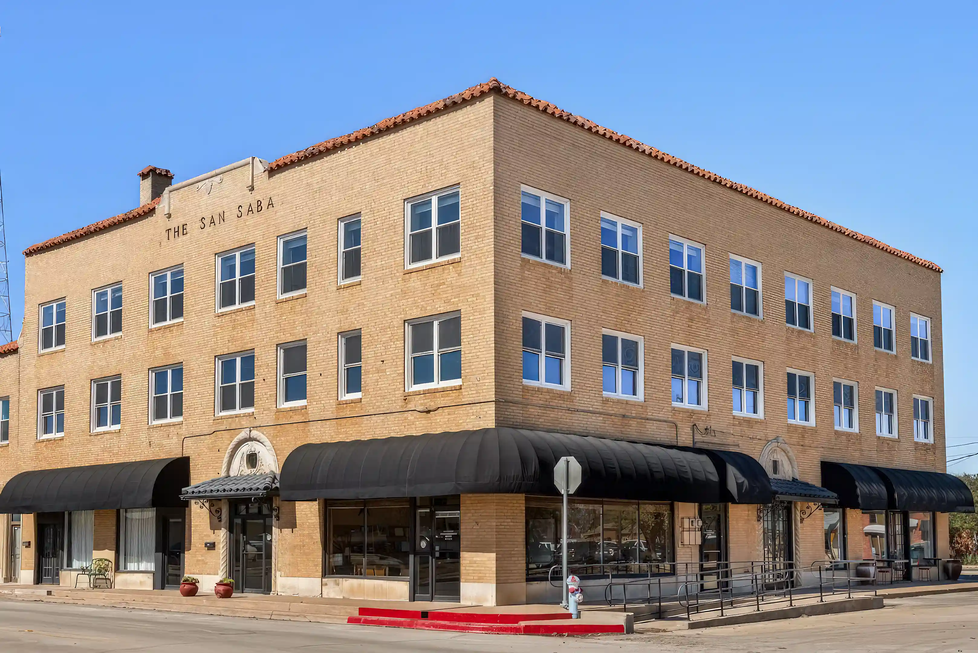 Commercial Building for Sale in 215 E. Wallace Street, San Saba, Texas, USA