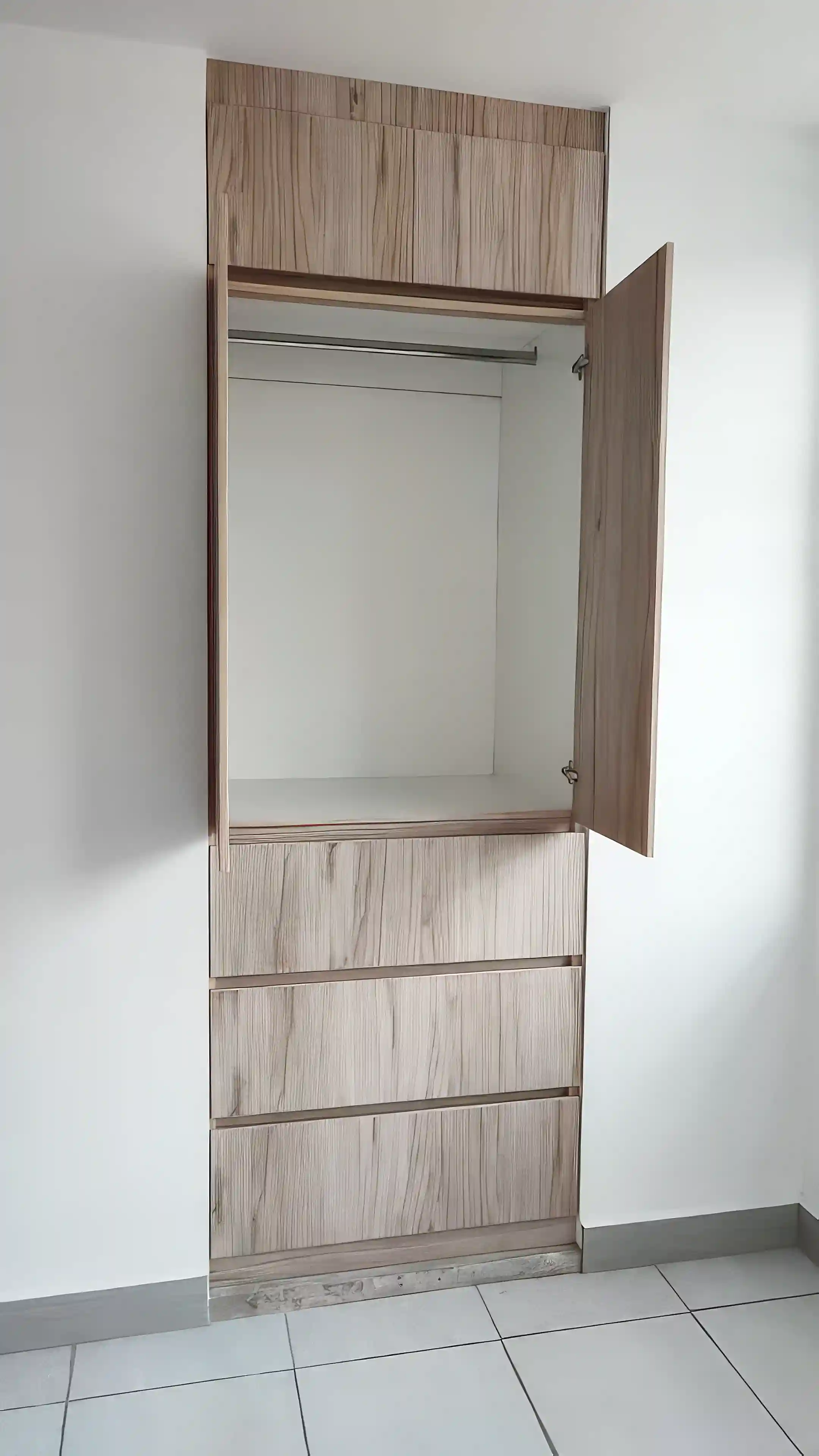 Condo for Sale in Calle Surgio Plazza, Bahia De Caraquez, San Vicente ...